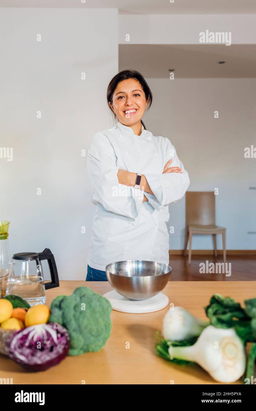 Chefs kitchen table hi-res stock photography and images - Alamy