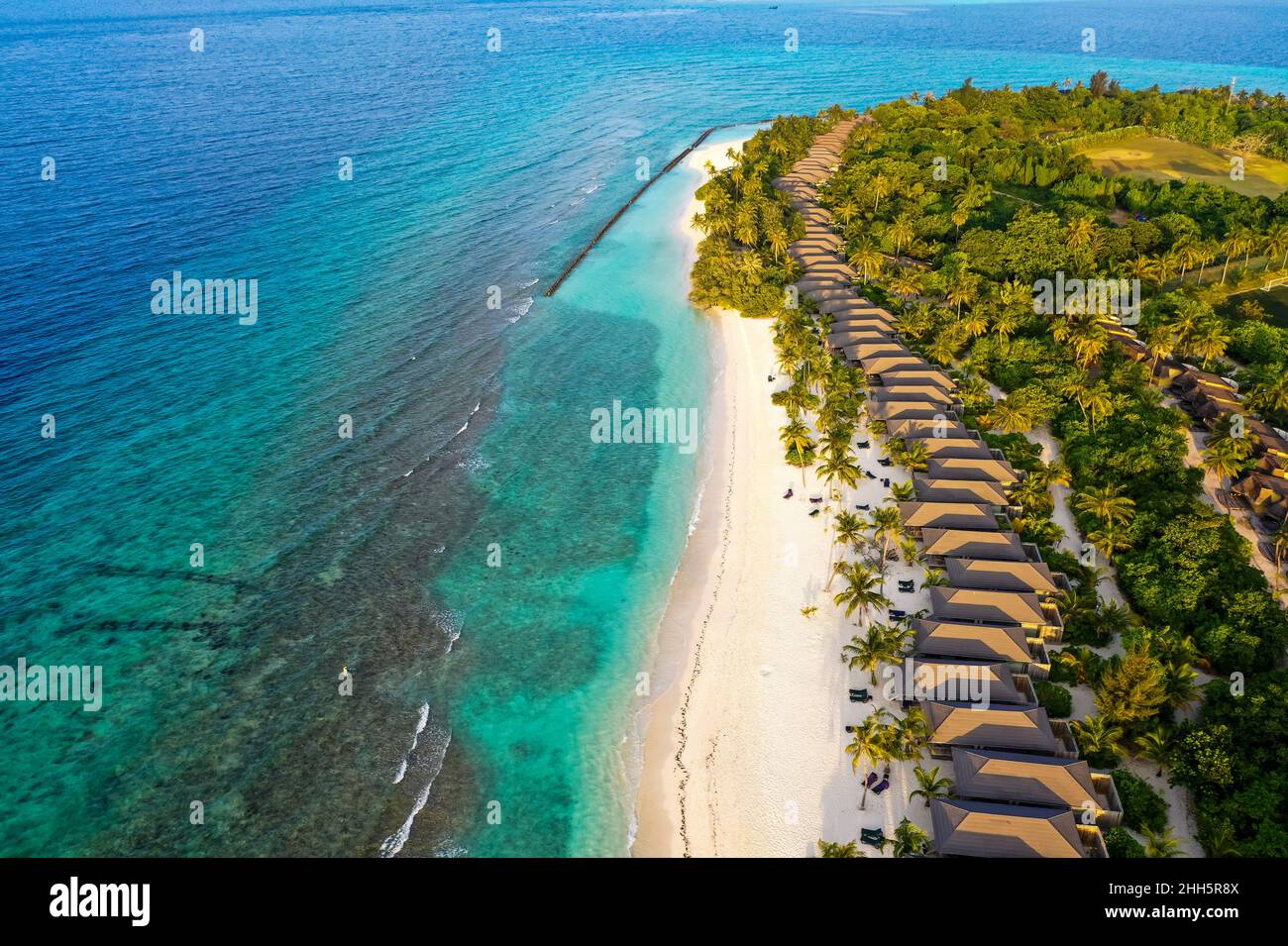 Houses in rows at Kuredu Island in Lhaviyani Atoll, Maldives Stock ...