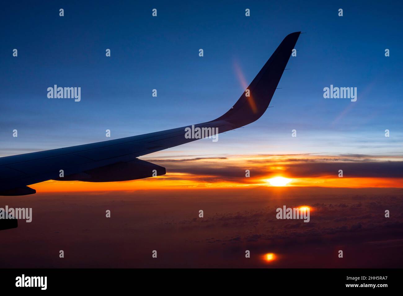 Airplane mode setting hi-res stock photography and images - Alamy