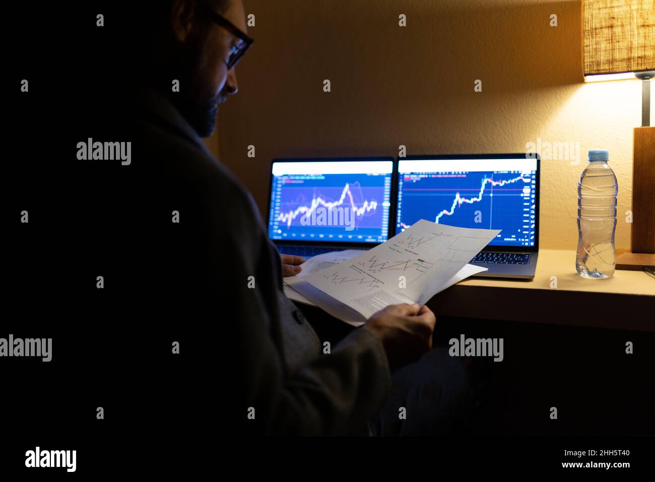 Stock market office interior hi-res stock photography and images - Alamy
