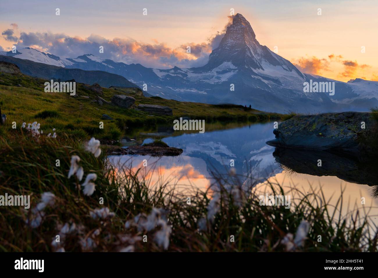 Matterhorn mountain reflection on Stellisee lake at sunset in Zermatt ...