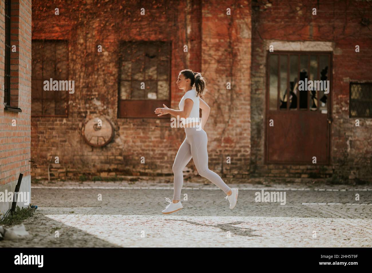 Pretty caucasian brunette runner woman hi-res stock photography and ...
