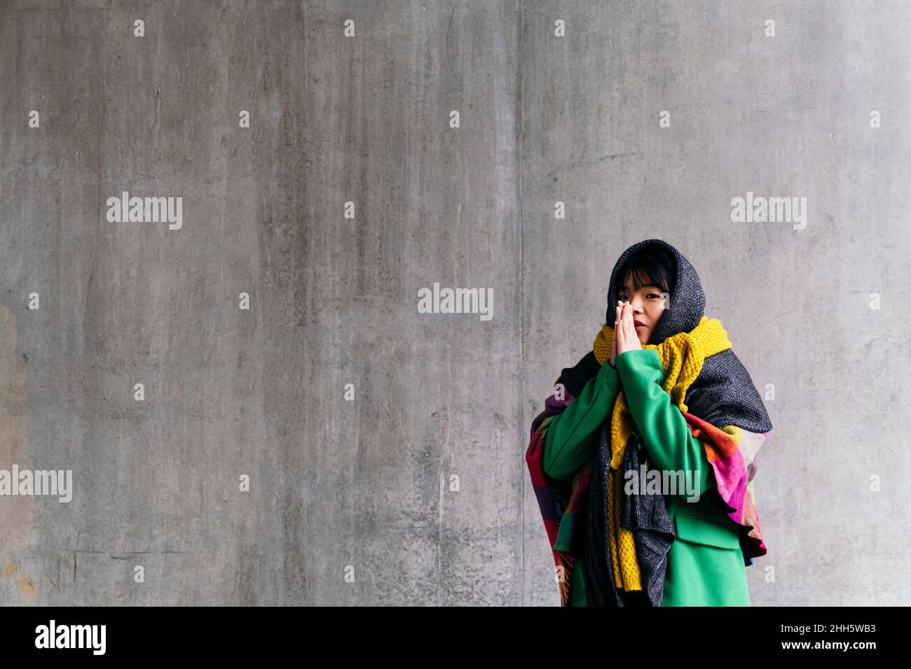 Hands wrapped in blanket hi-res stock photography and images - Alamy