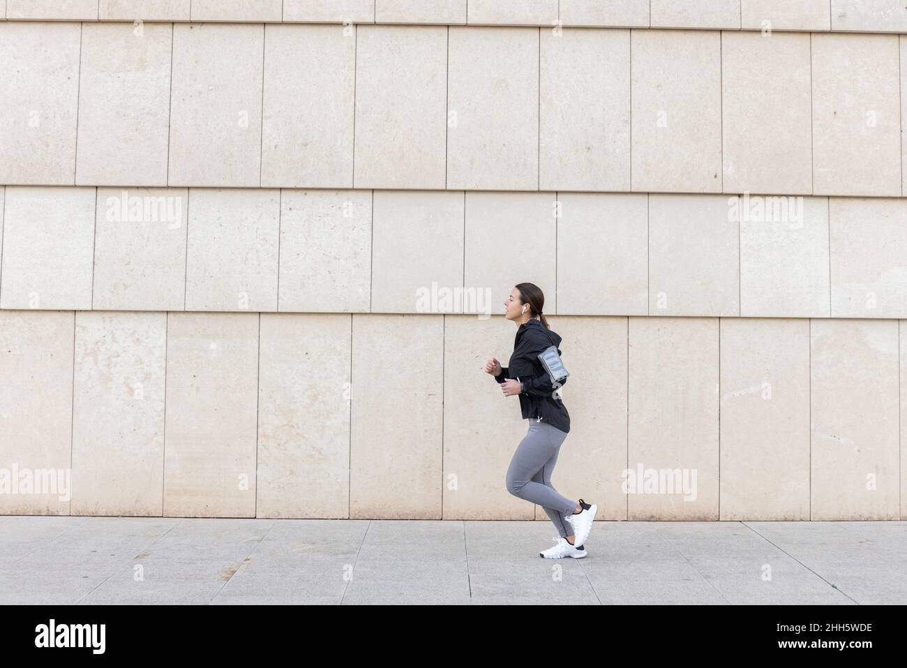 Footpath wall hi-res stock photography and images - Alamy