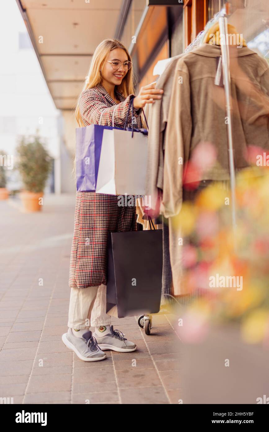 Looking at clothes and bags hi-res stock photography and images - Alamy