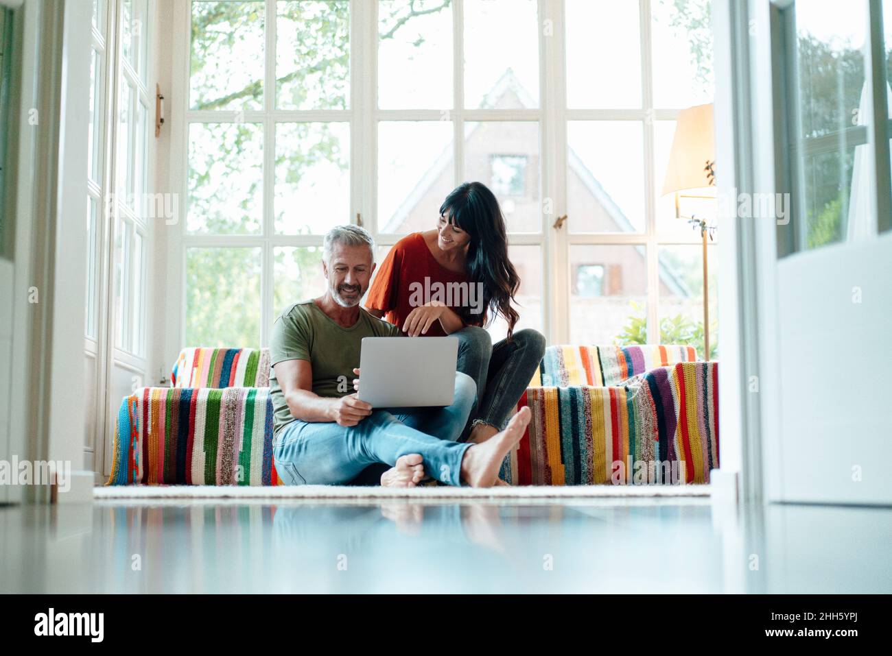 Man laptop at home hi-res stock photography and images - Alamy