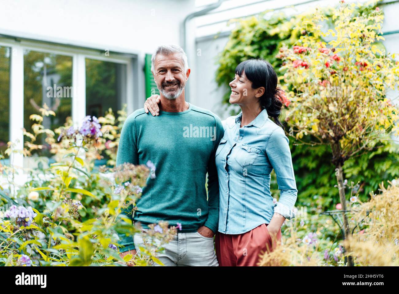 Happy arm hi-res stock photography and images - Alamy
