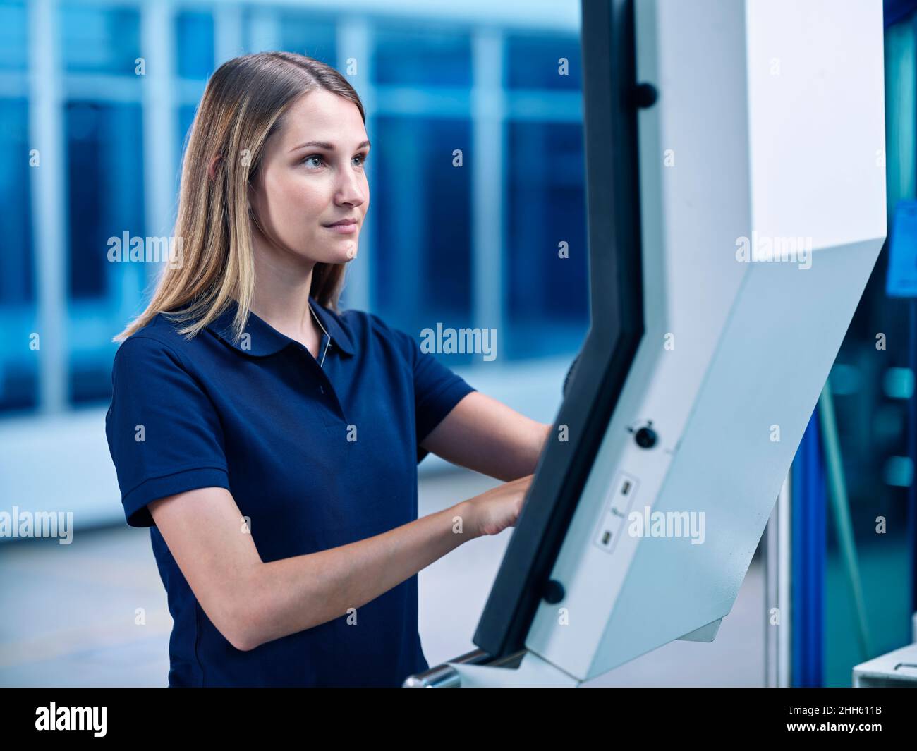 Working cnc hi-res stock photography and images - Alamy