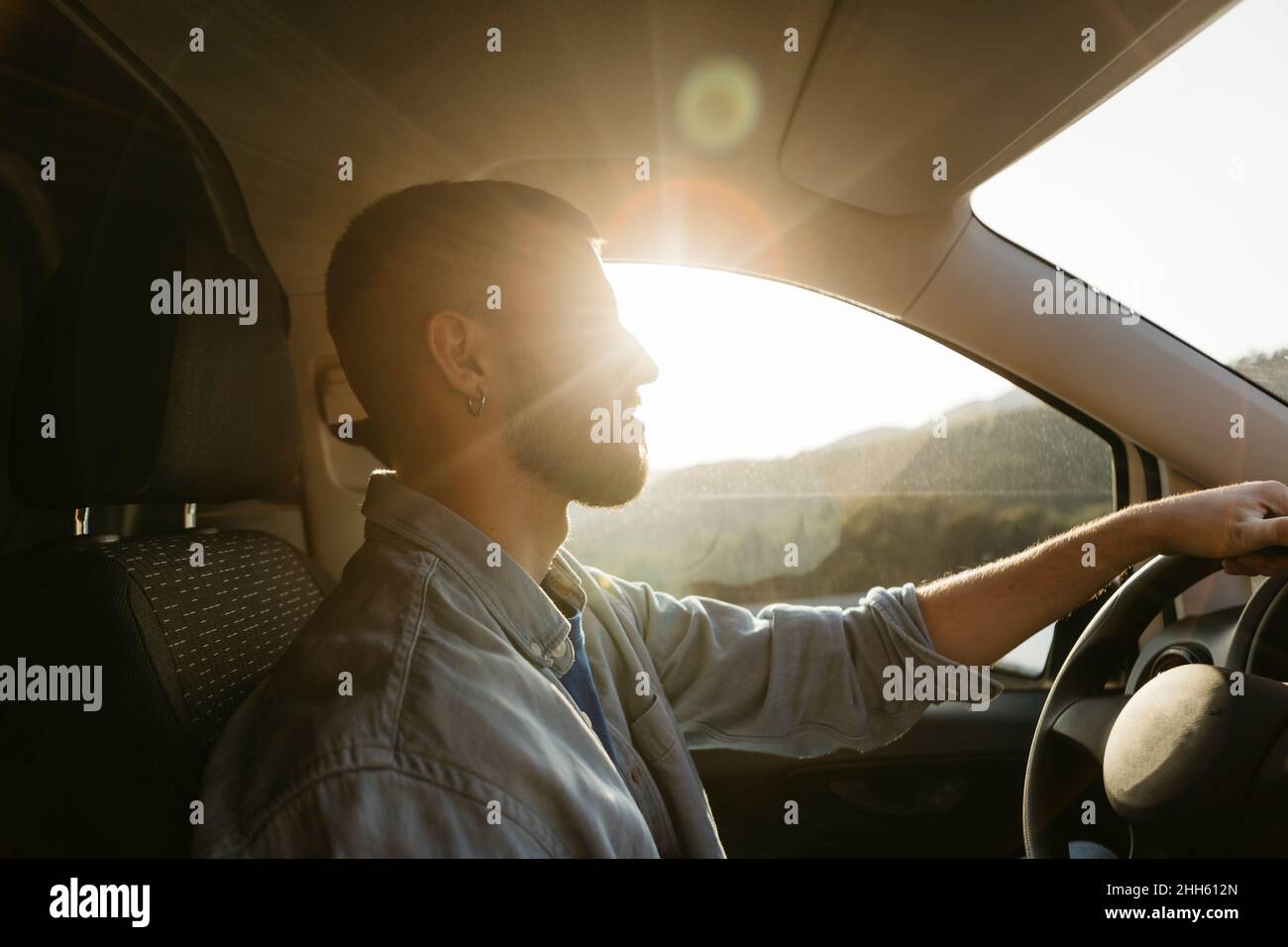 Delivery person driving van hi-res stock photography and images - Alamy