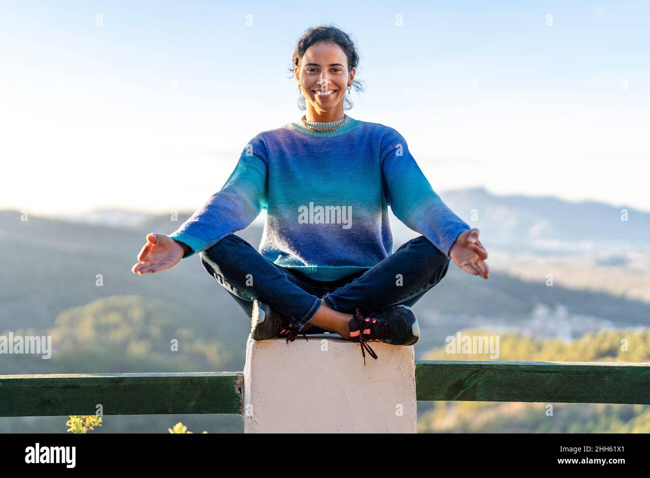Indian woman sitting cross legged hi-res stock photography and images ...