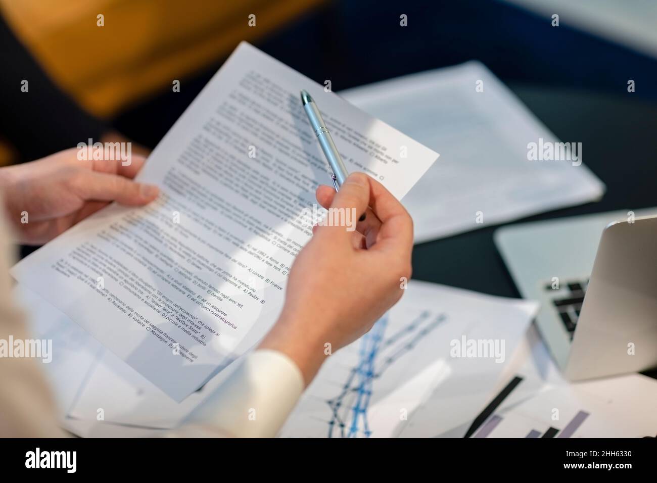 Businessman pen in paper hi-res stock photography and images - Alamy