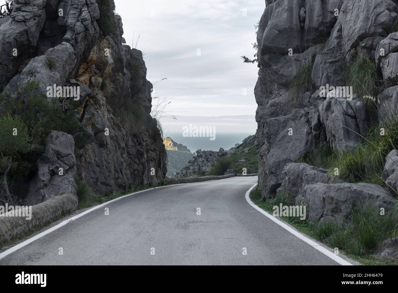 Empty single track road hi-res stock photography and images - Alamy