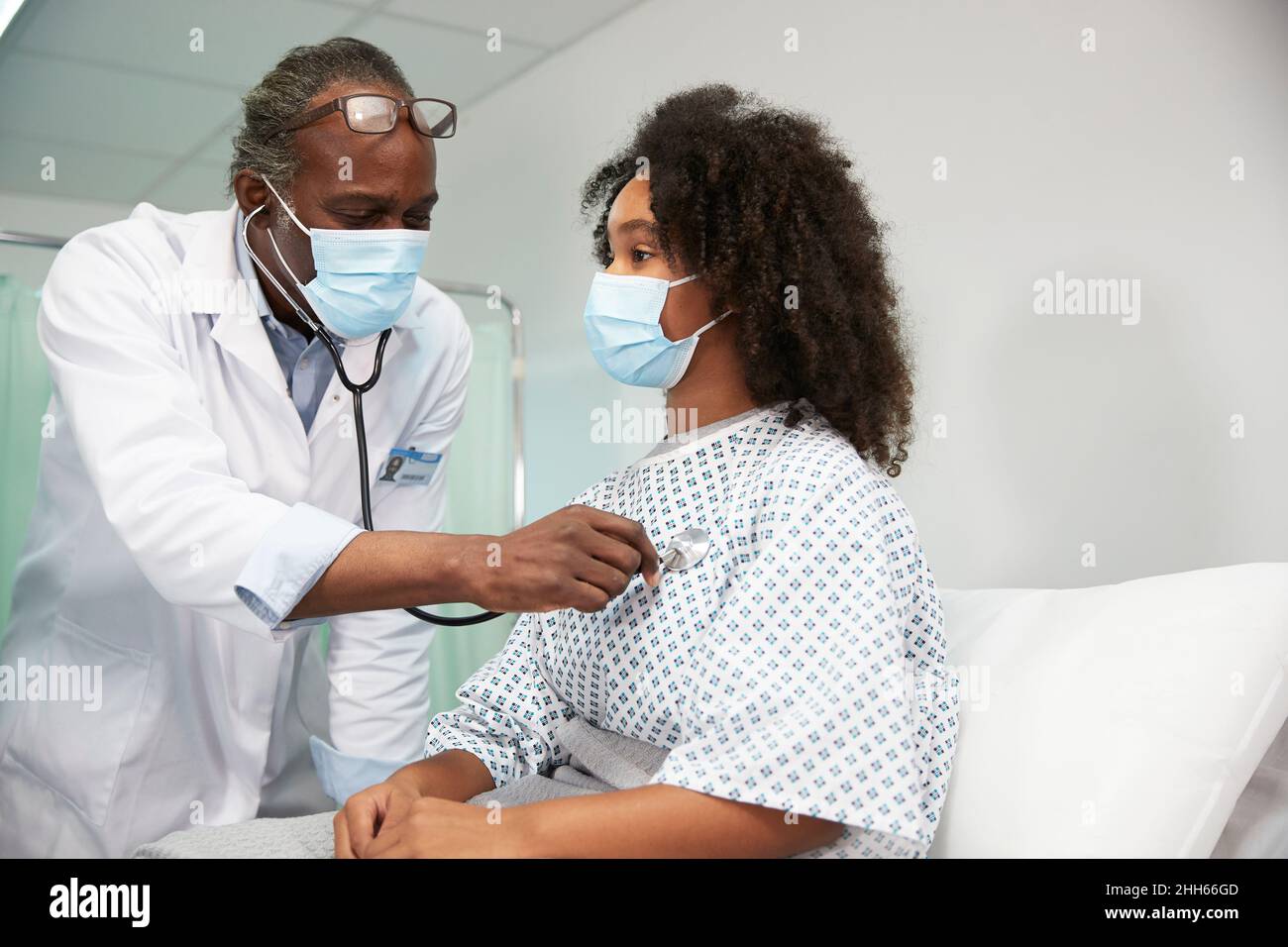 Hospital mask patient hi-res stock photography and images - Alamy