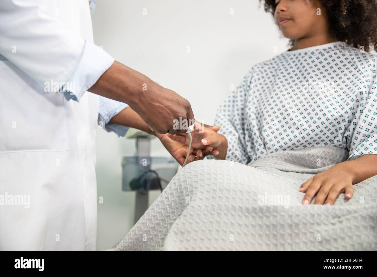 Pulse oximeter hi-res stock photography and images - Alamy