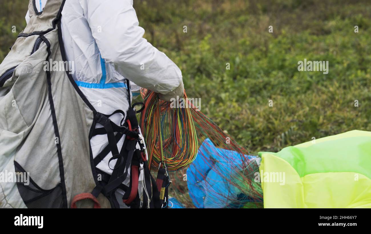 Man parachute landing close hi-res stock photography and images - Alamy