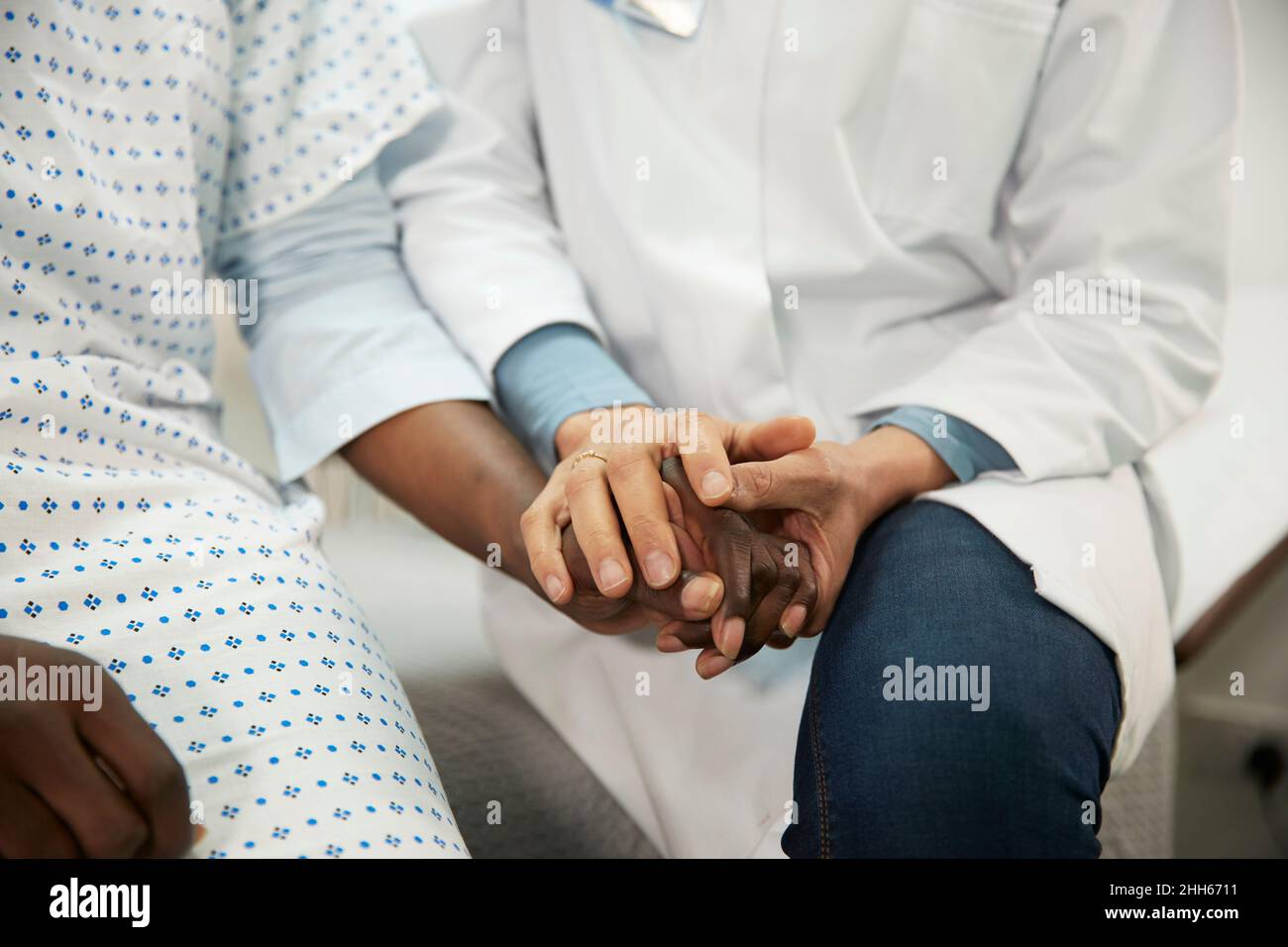 Doctor patient holding hands hi-res stock photography and images - Alamy