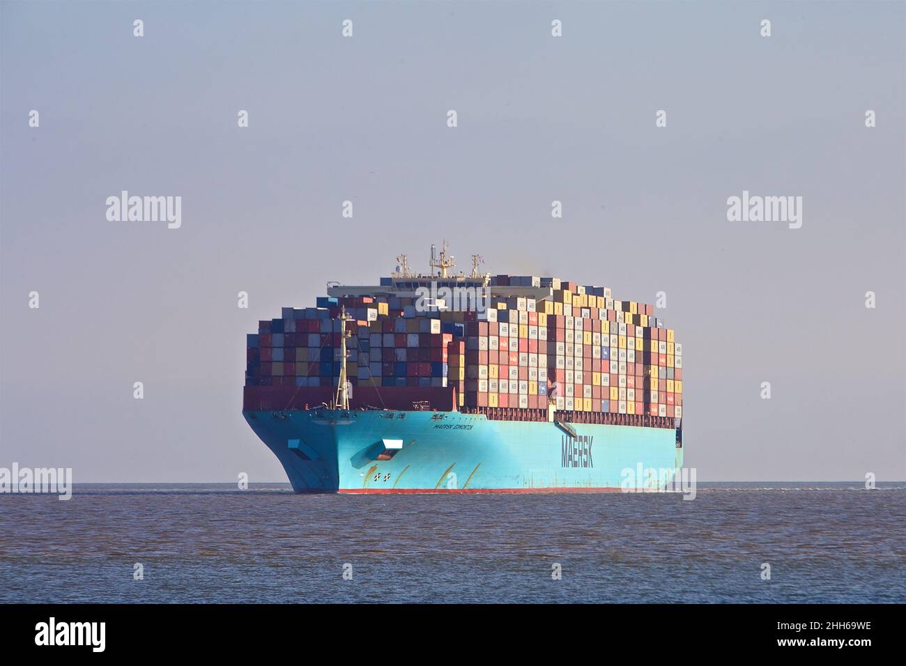 Container ship Maersk Edmonton entering the Port of Felixstowe, Suffolk ...
