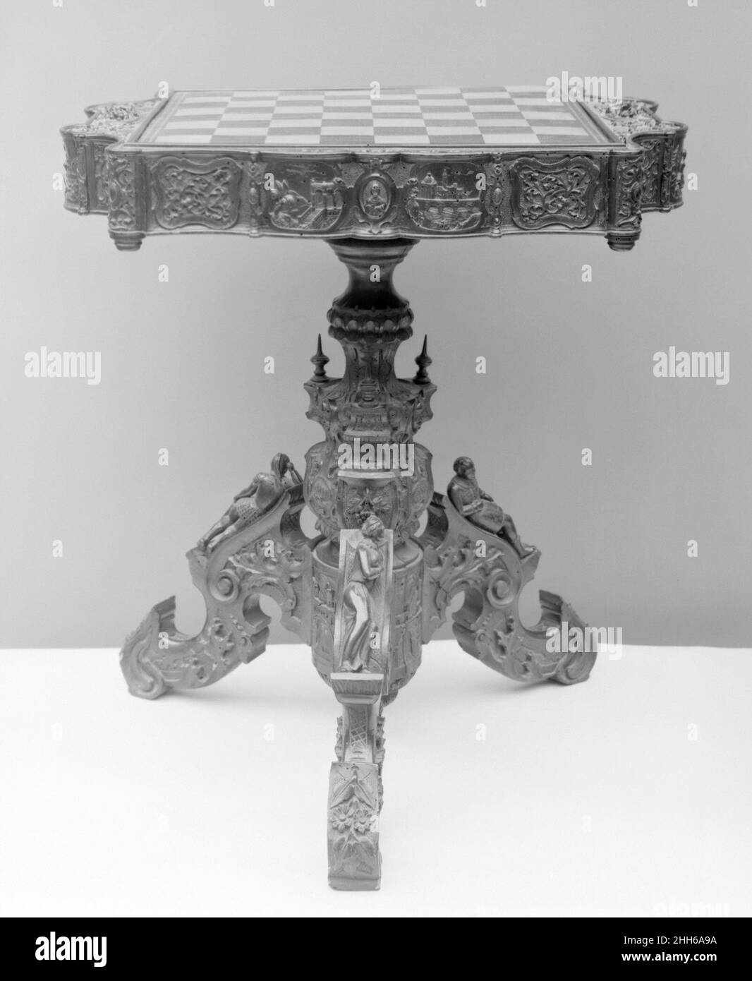 Chess table 1856 Fabbrica C.V. Under the chessboard are thirty-two ...
