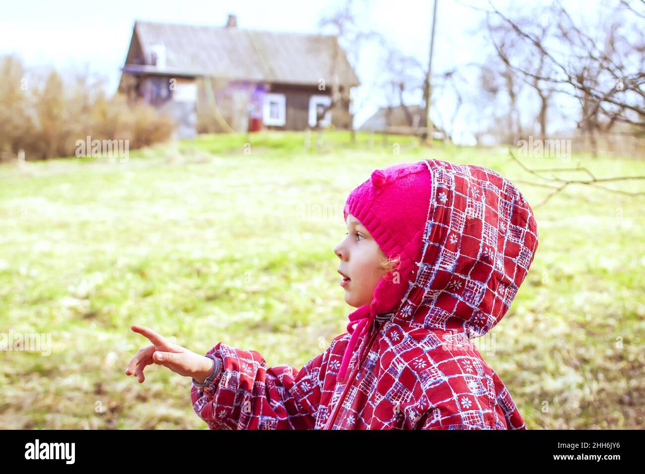 Adorable little girl outdoors in the countryside Stock Photo - Alamy