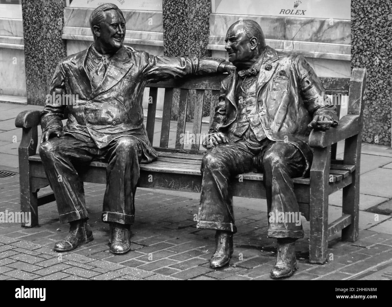 Churchill roosevelt bond street Black and White Stock Photos & Images ...