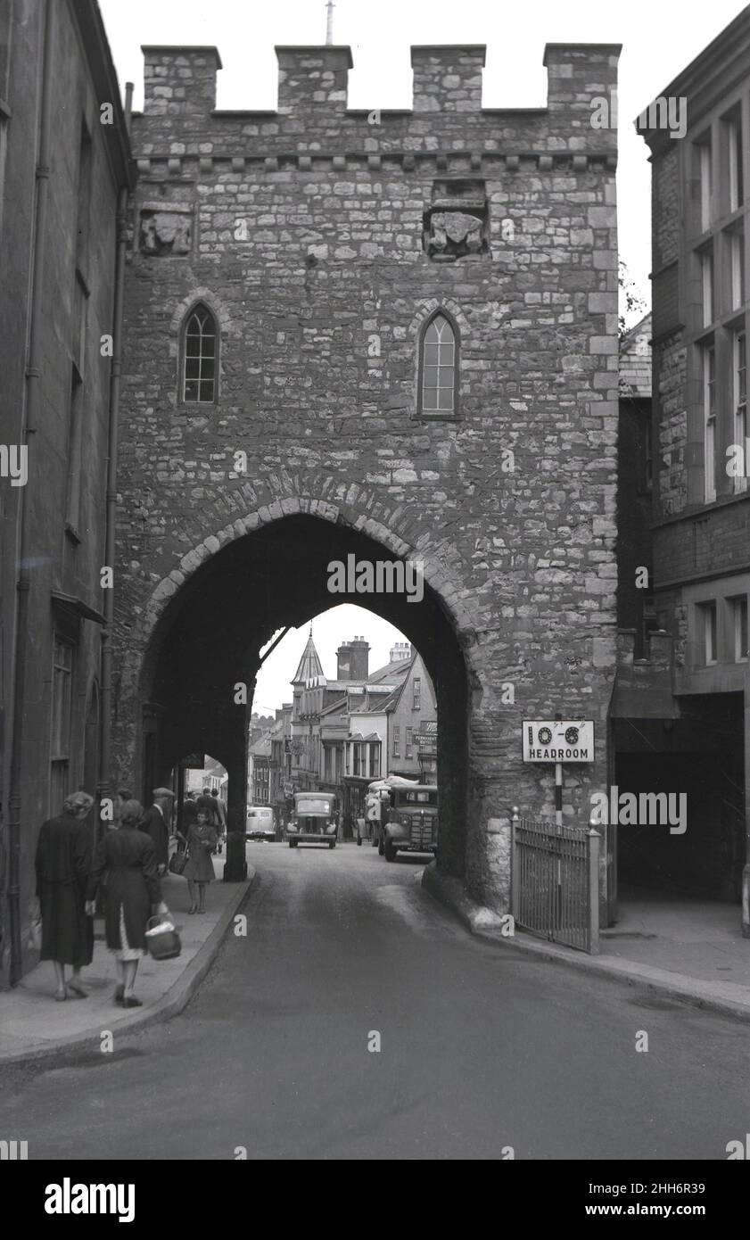 1950s, historical, ancient gatehouse, Cornwall, England, UK. A sign at ...