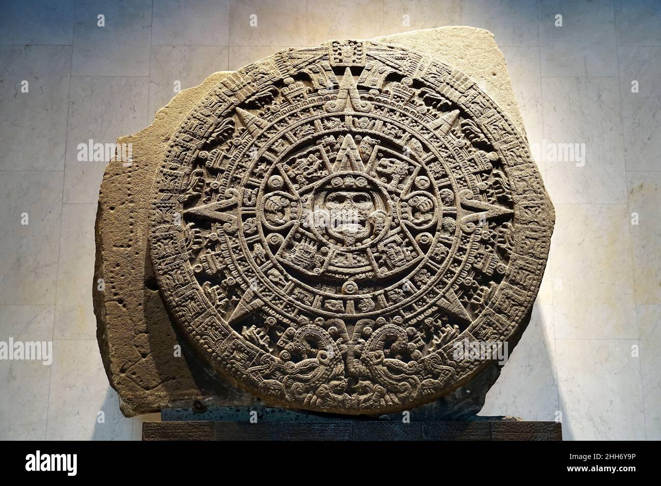 Aztec sun stone, Piedra del Sol, National Museum of Anthropology, Museo ...