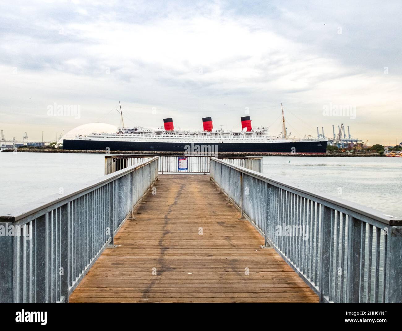 Queen mary old ocean liner hi-res stock photography and images - Alamy