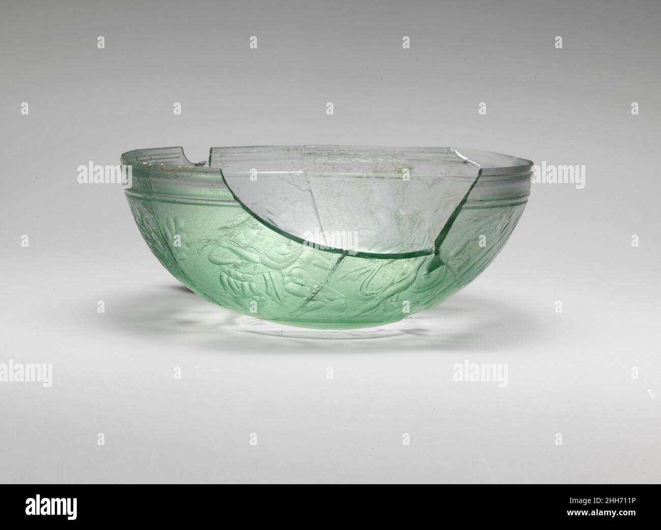 Glass bowl decorated with hunting scenes 2nd half of the 4th–early 5th ...