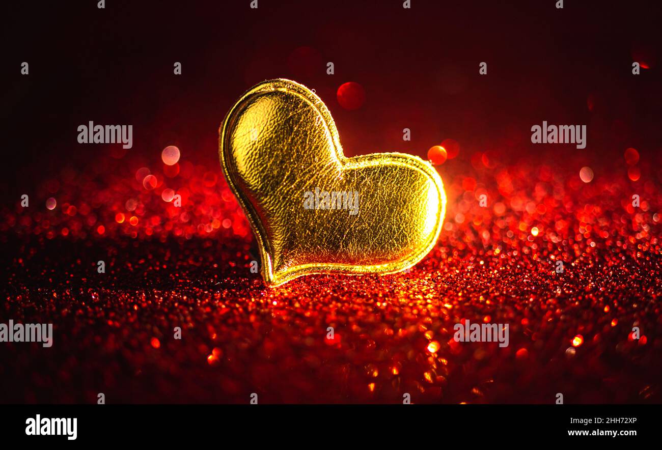 Valentines Day. Red sparkling glitter background with golden heart ...
