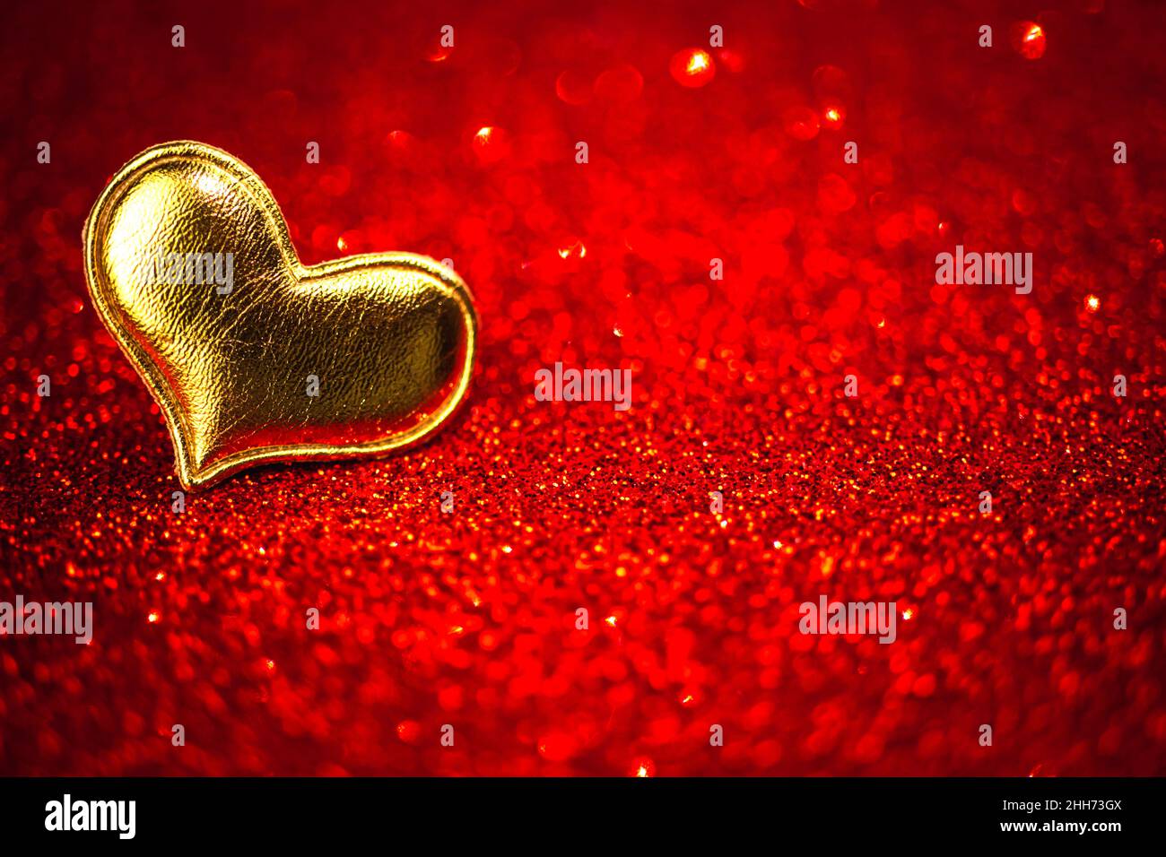 Valentines Day. Red sparkling glitter background with golden heart ...