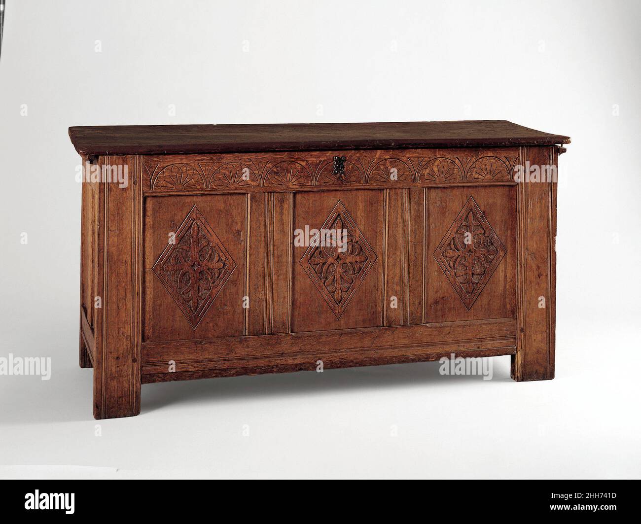 Chest 1650–1700 American. Chest 1991 Stock Photo - Alamy