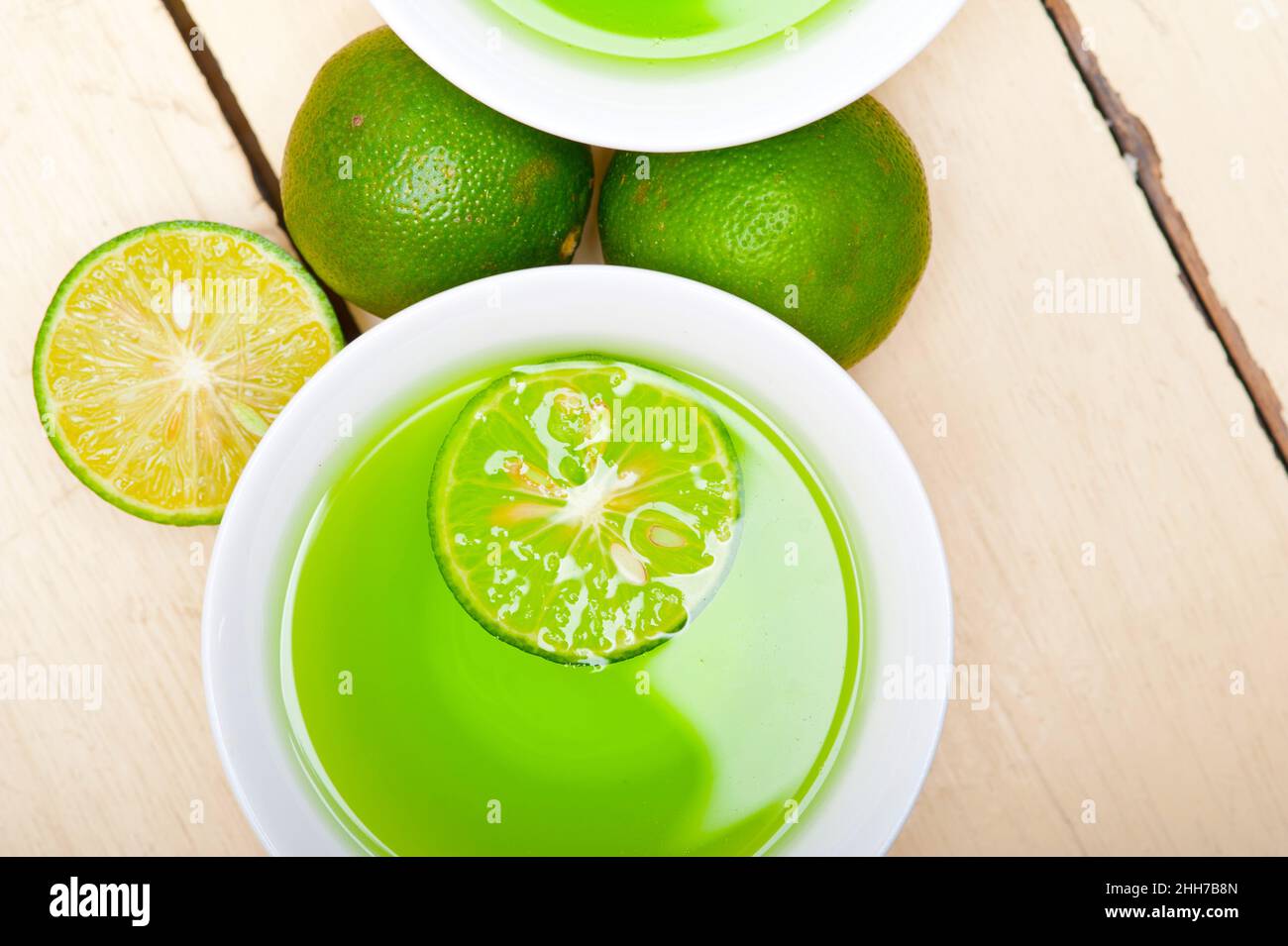 fresh and healthy green lime lemonade macro closeup Stock Photo - Alamy