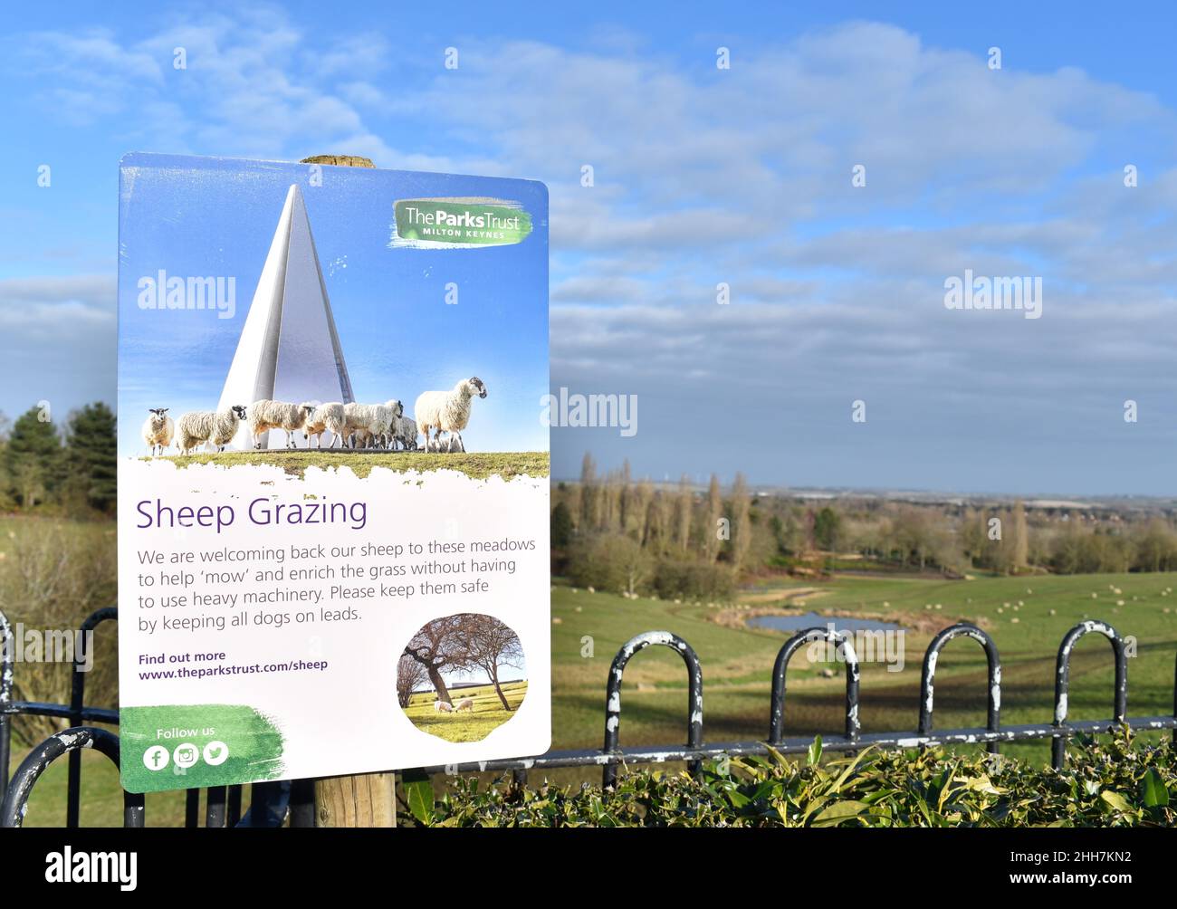 Sheep grazing notice hi-res stock photography and images - Alamy