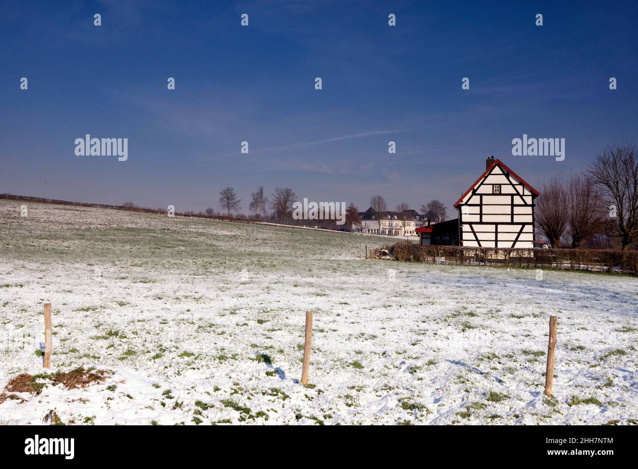 Timber framing house hi-res stock photography and images - Alamy