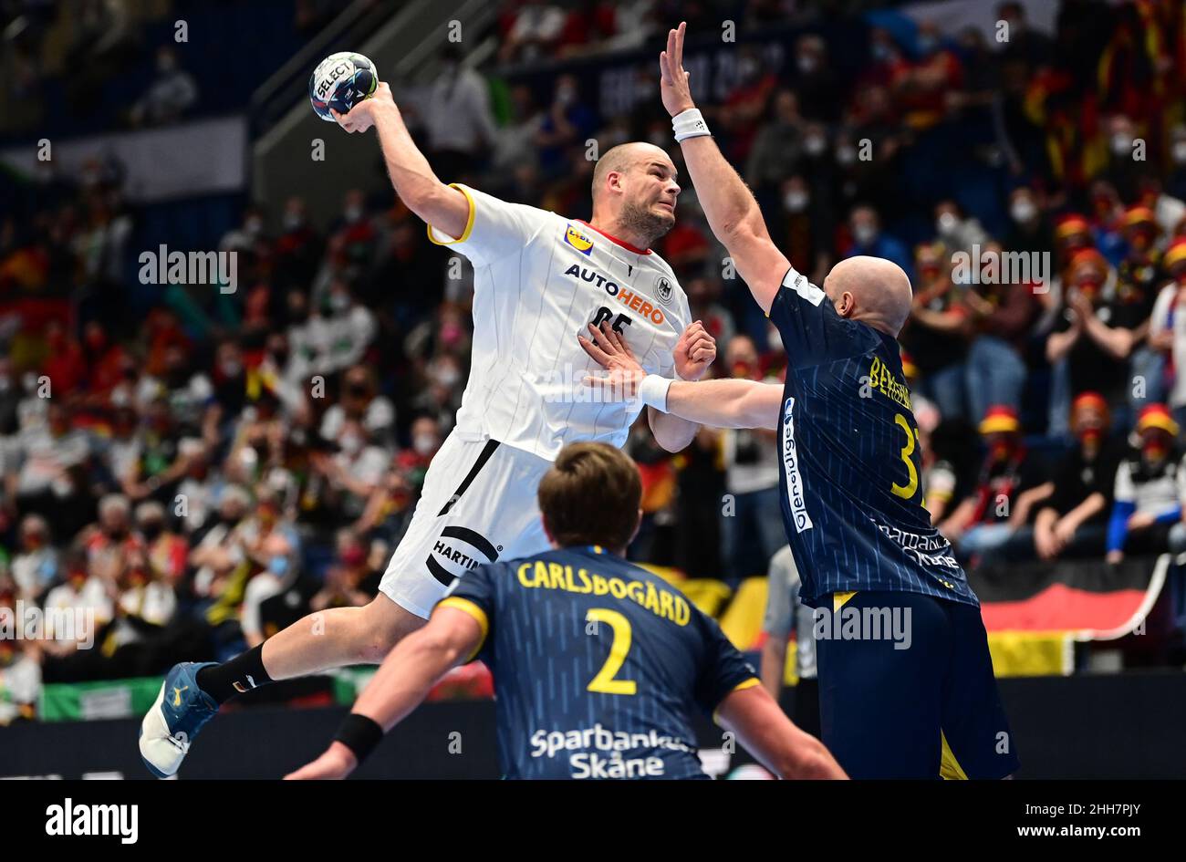 Handball defense hi-res stock photography and images - Alamy