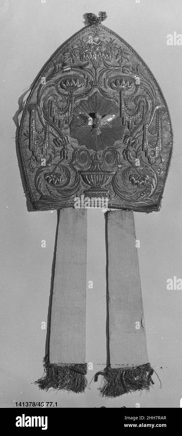 Bishop mitre hat hi-res stock photography and images - Alamy