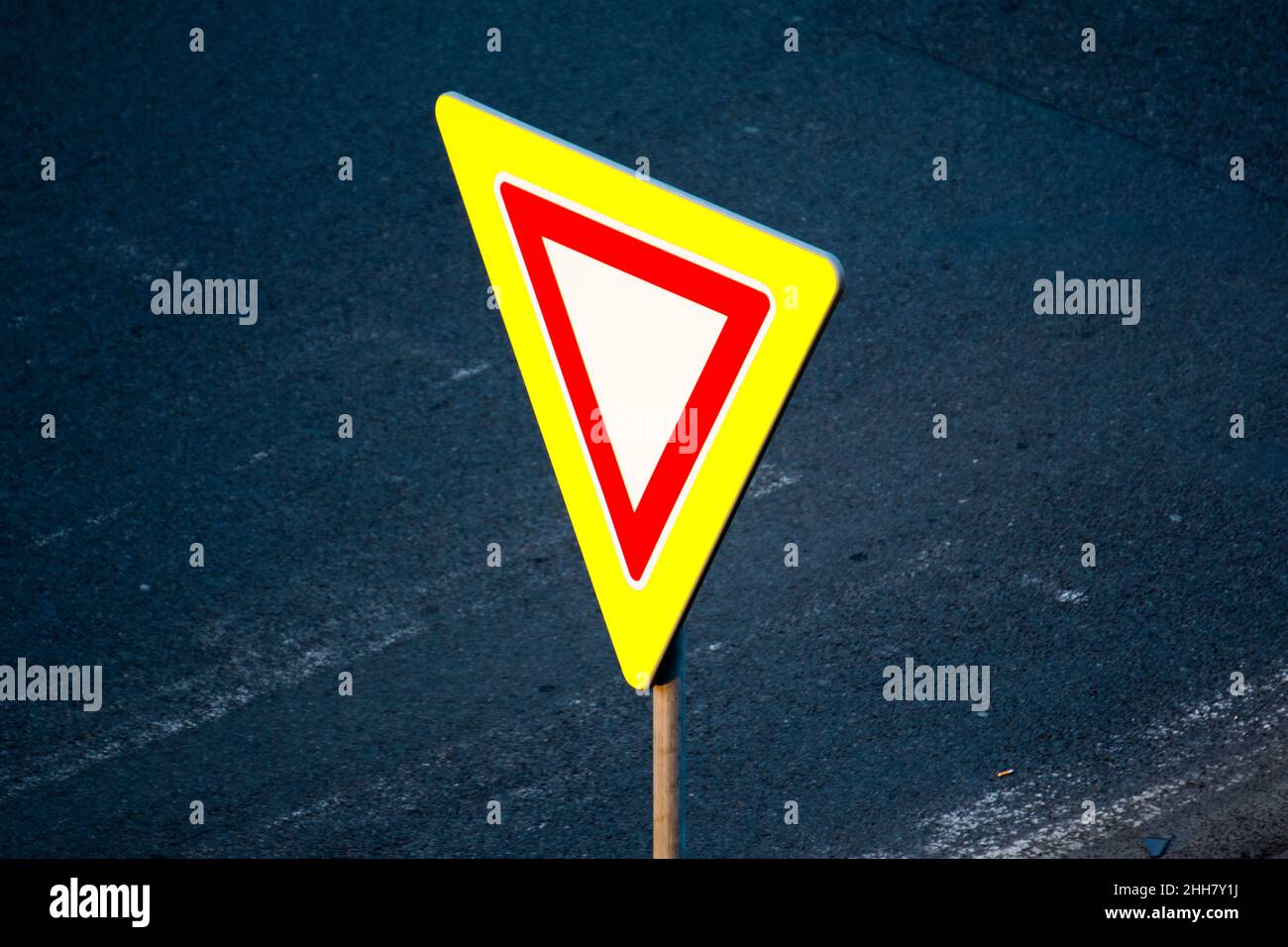 Triangle car license plate, for give way Stock Photo - Alamy