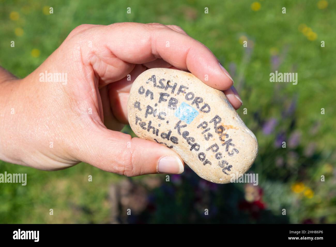 Painted pebbles hi-res stock photography and images - Alamy