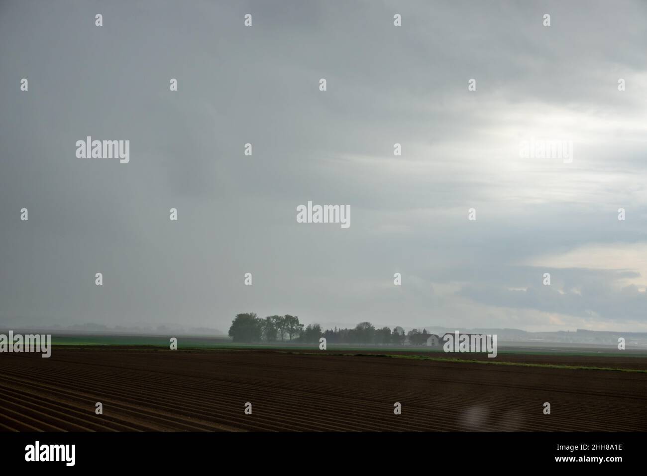 Clouds puffy sunset ocean not water hi-res stock photography and images ...