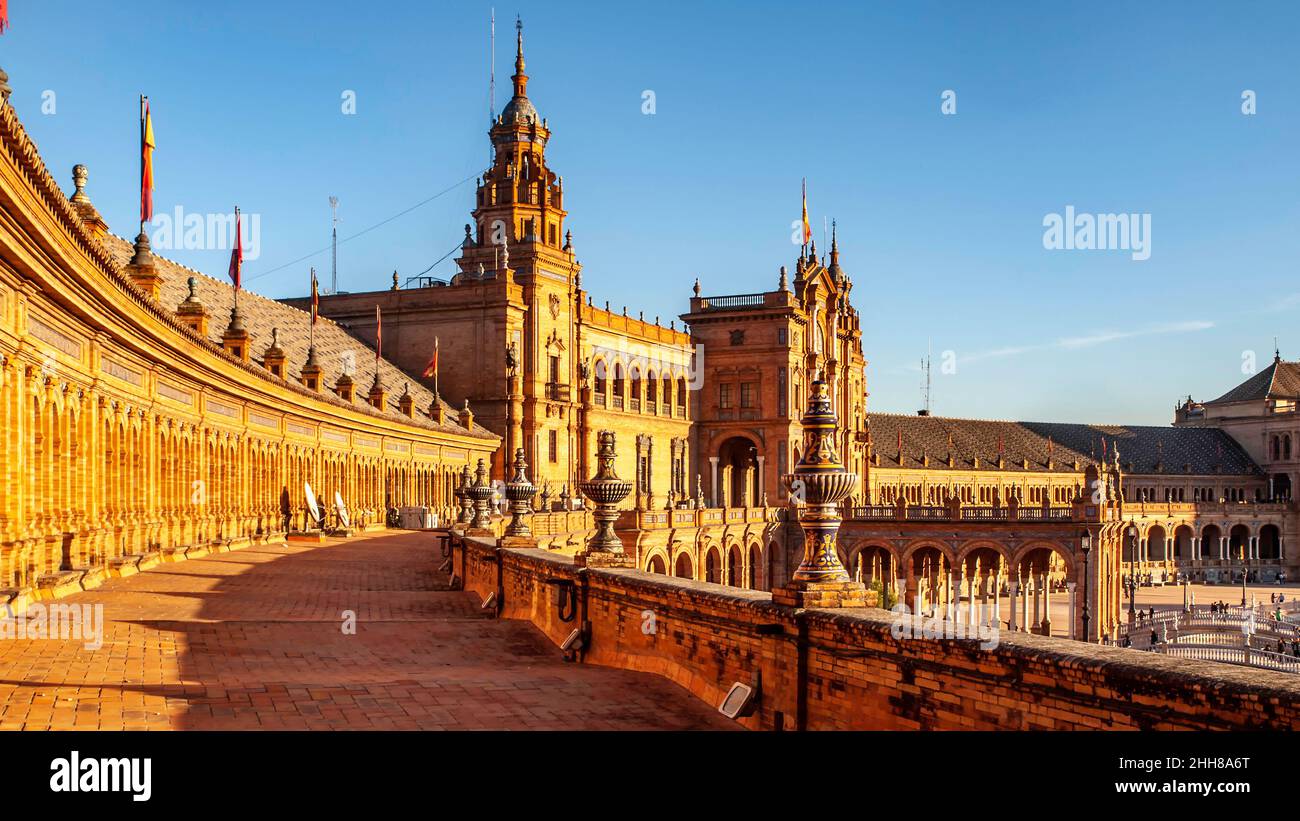 Detail of the architecture of the Plaza de España of Seville Stock ...
