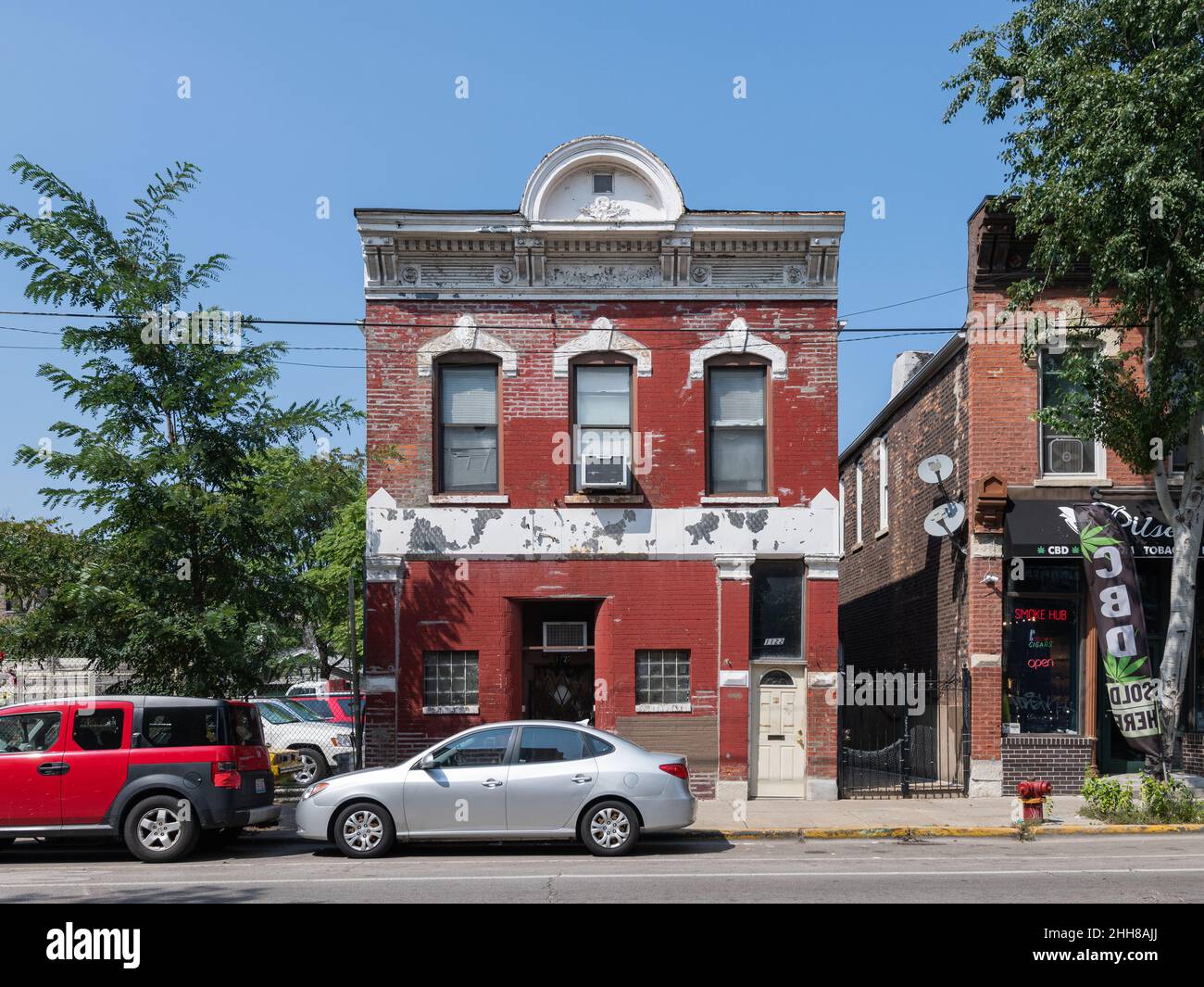 Residential buildings in the Pilsen neighborhood Stock Photo - Alamy