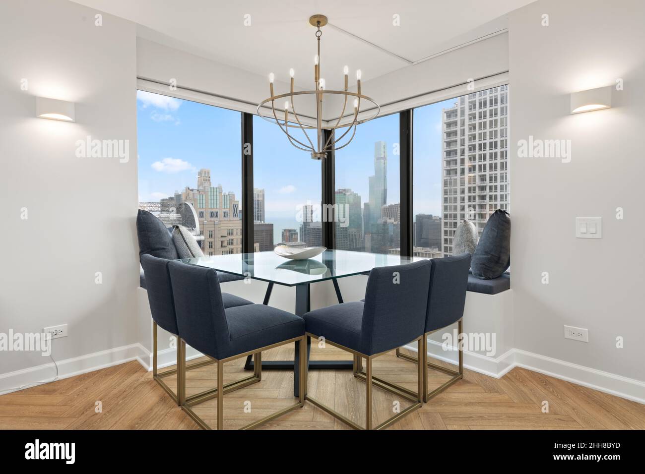 Community dining room hi-res stock photography and images - Alamy