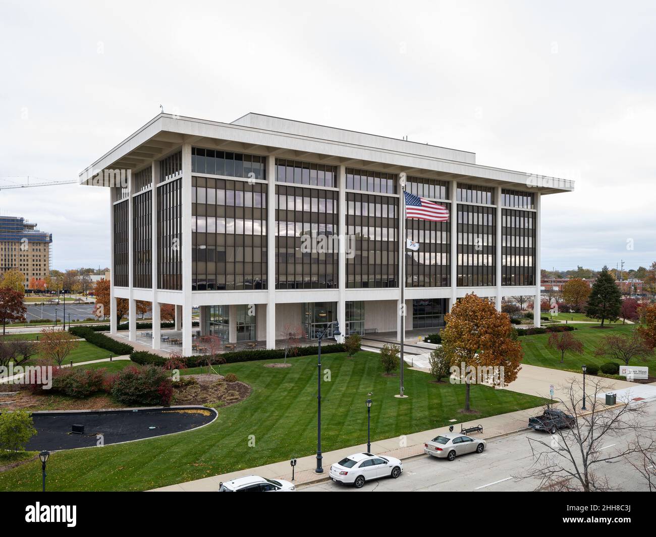 Horace Mann Plaza designed by Minoru Yamasaki Stock Photo - Alamy