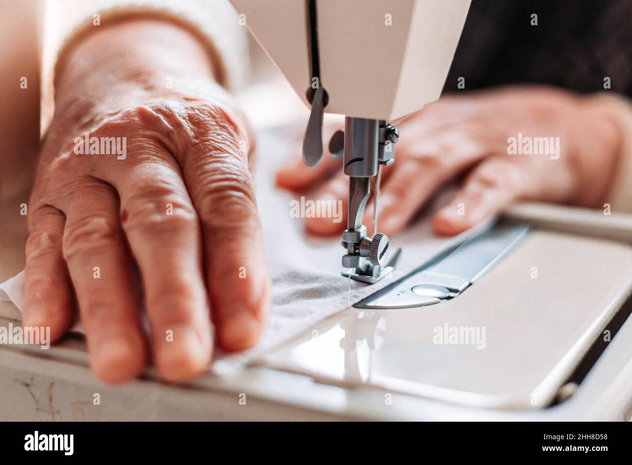 Hand machine hi-res stock photography and images - Alamy
