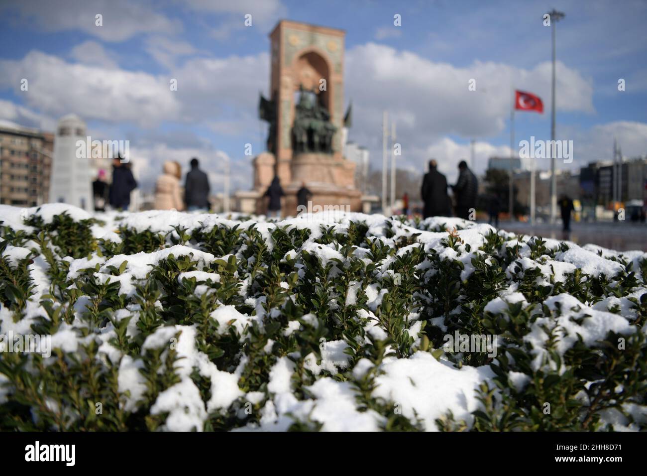 Heavy snowfalls at istanbul hi-res stock photography and images - Alamy