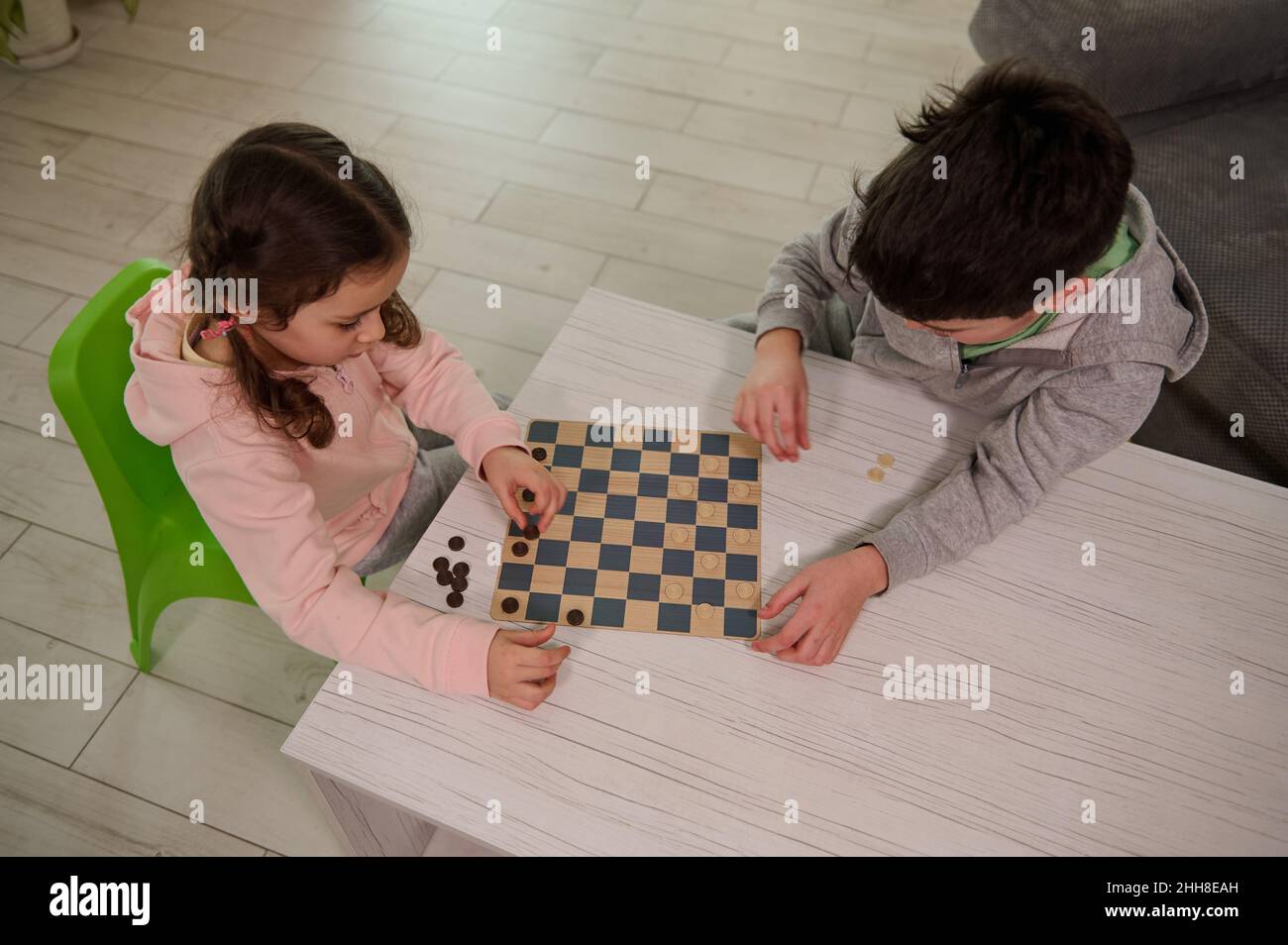 Two kids playing checkers hi-res stock photography and images - Alamy