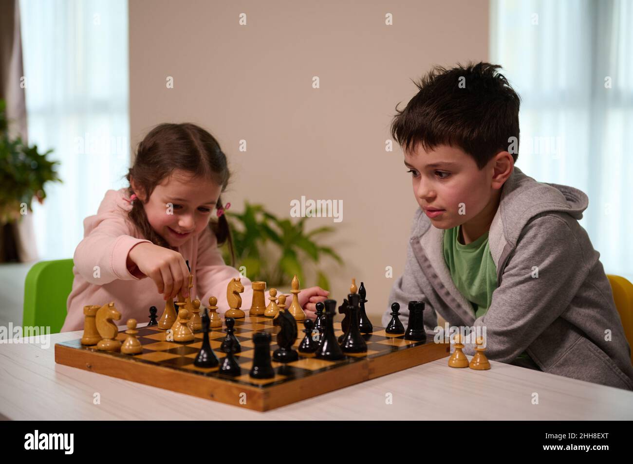 Girl winning chess tournament hi-res stock photography and images - Alamy