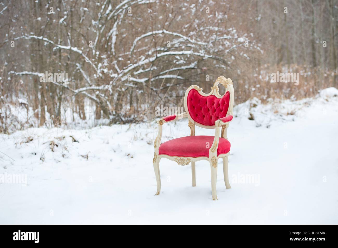 Empty Red Victorian Chair in the snow Stock Photo - Alamy