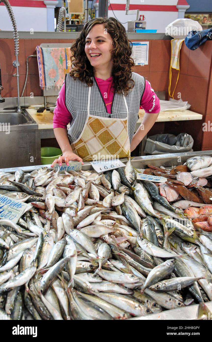 Fish stall in indoor fish market, Loulé Market, Loulé, Algarve Region ...