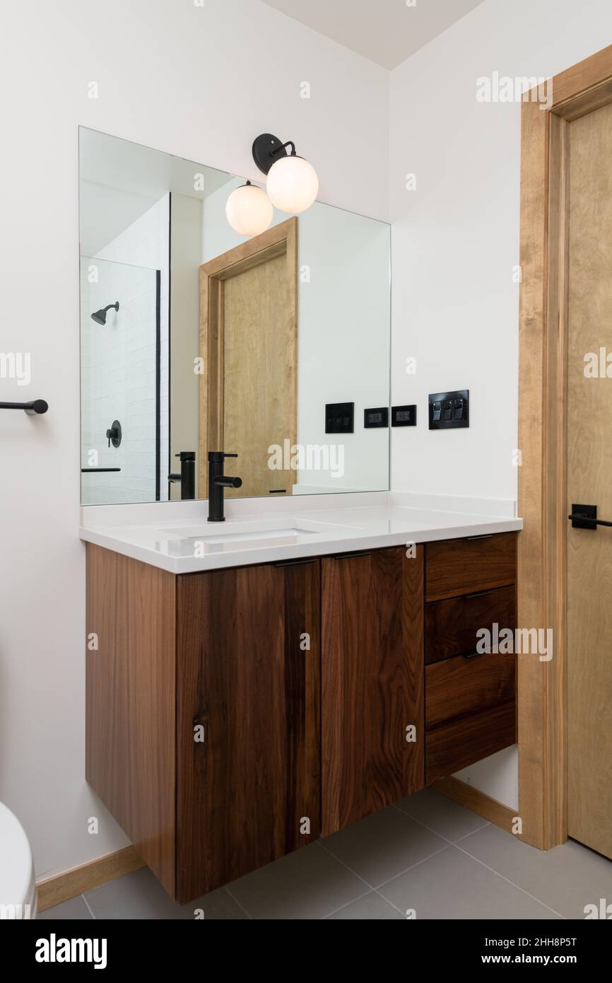 Bathroom bathtub bath tub room toilet hi-res stock photography and ...